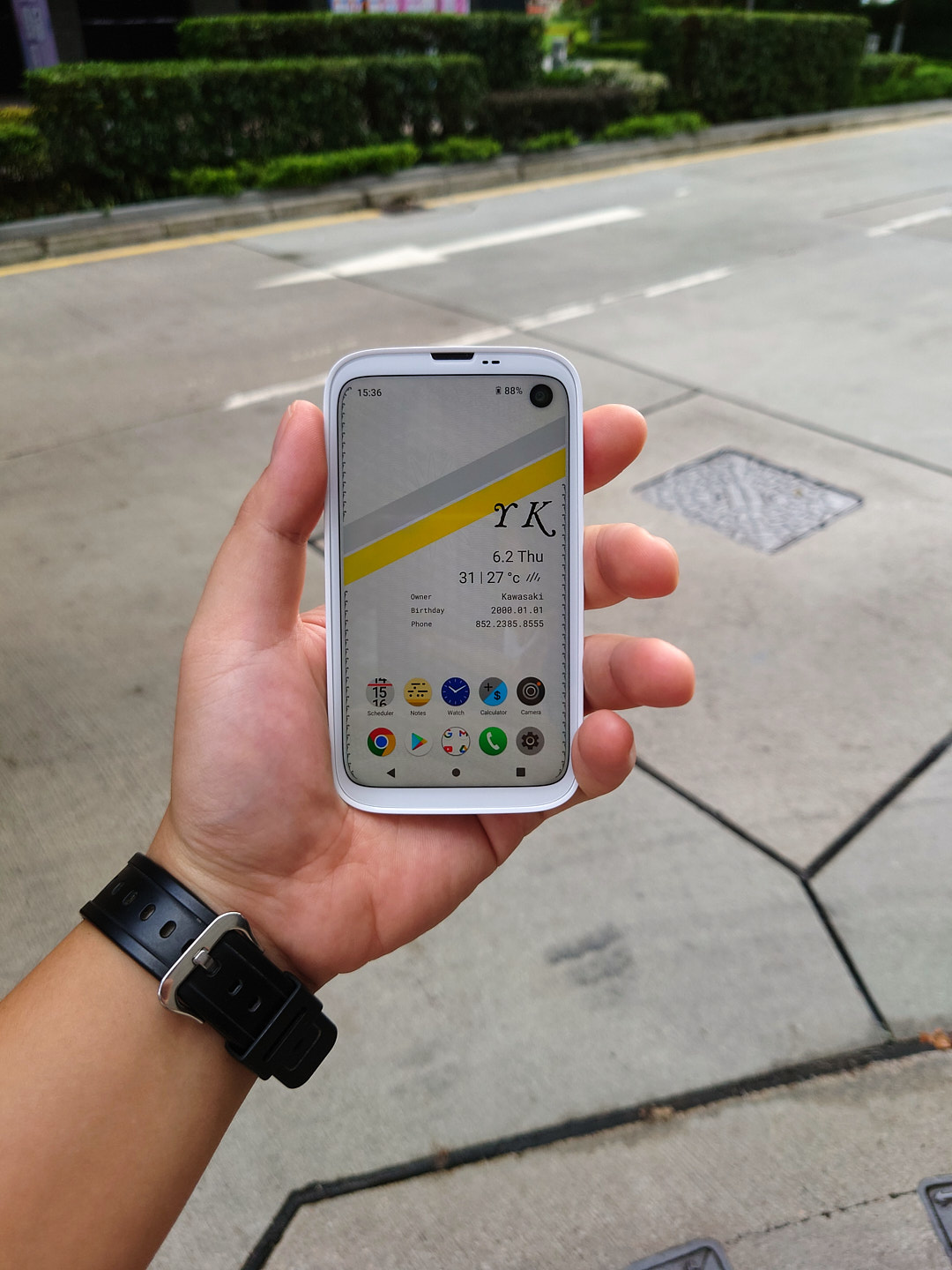 難得一見：BALMUDA Phone 極簡美學手機開箱實測