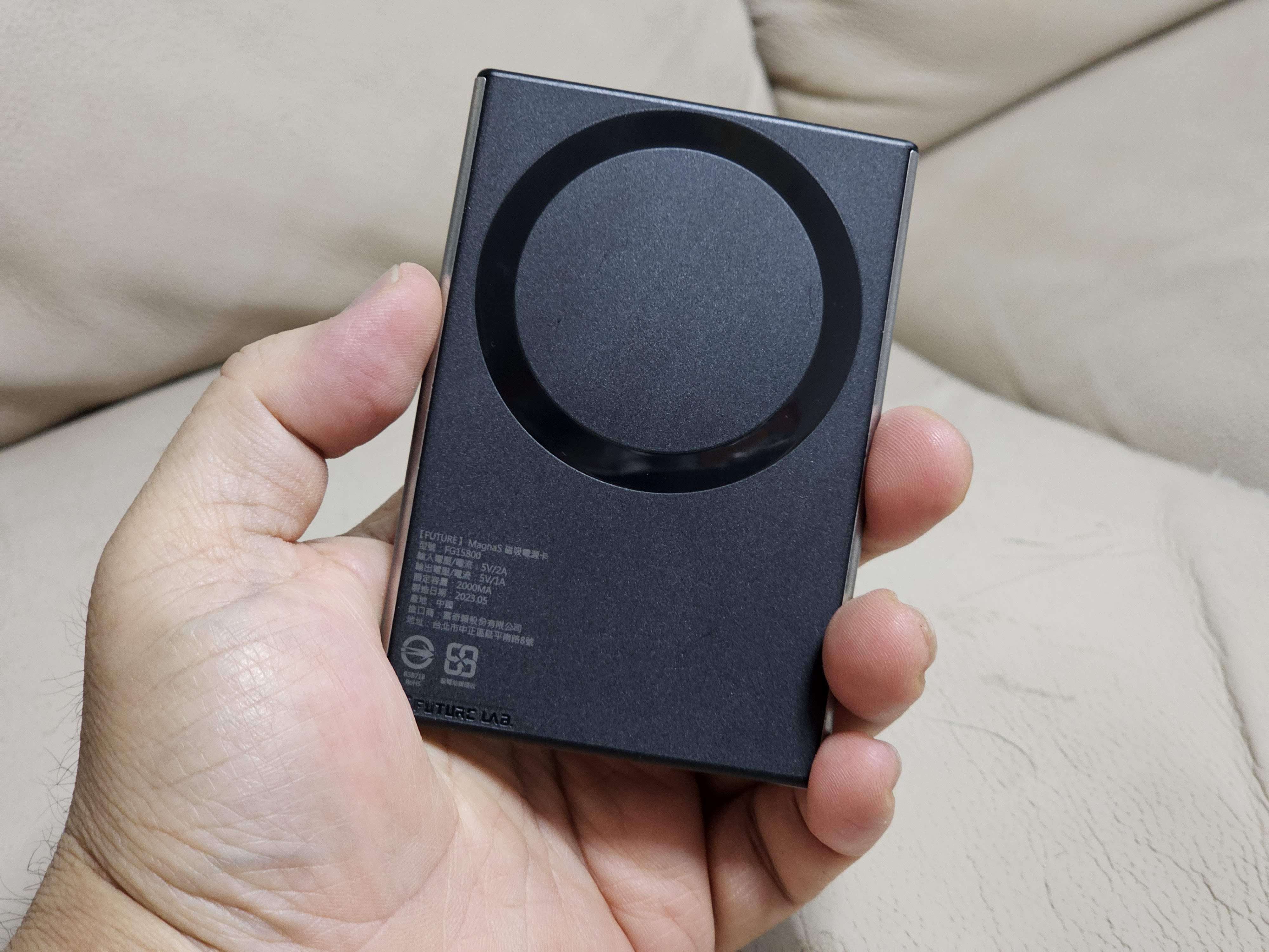 卡片大小無線充電！Energy Card 磁吸電源卡（MagnaS）開箱 - 手機品牌新聞 | ePrice 比價王